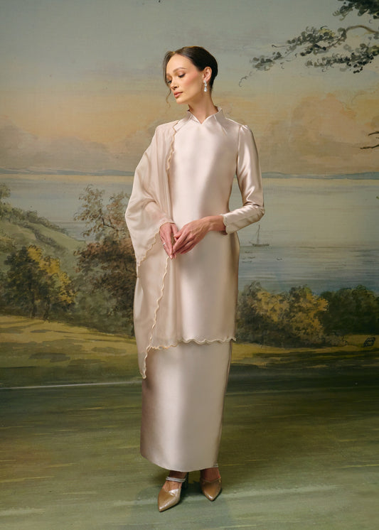 TS 26: Isabelle – Timeless Attire